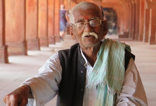 बड़े बुजुर्गों का सम्मान जरूरी है | Bade Bujurg - TheSahitya - द साहित्य